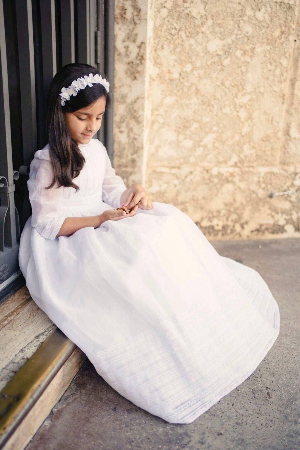 EL VESTIDO DE PRIMERA COMUNIÓN DE MARÍA, MARAVILLOSO REGALO DE SU ABUELA BEATRIZ | Atelier ...